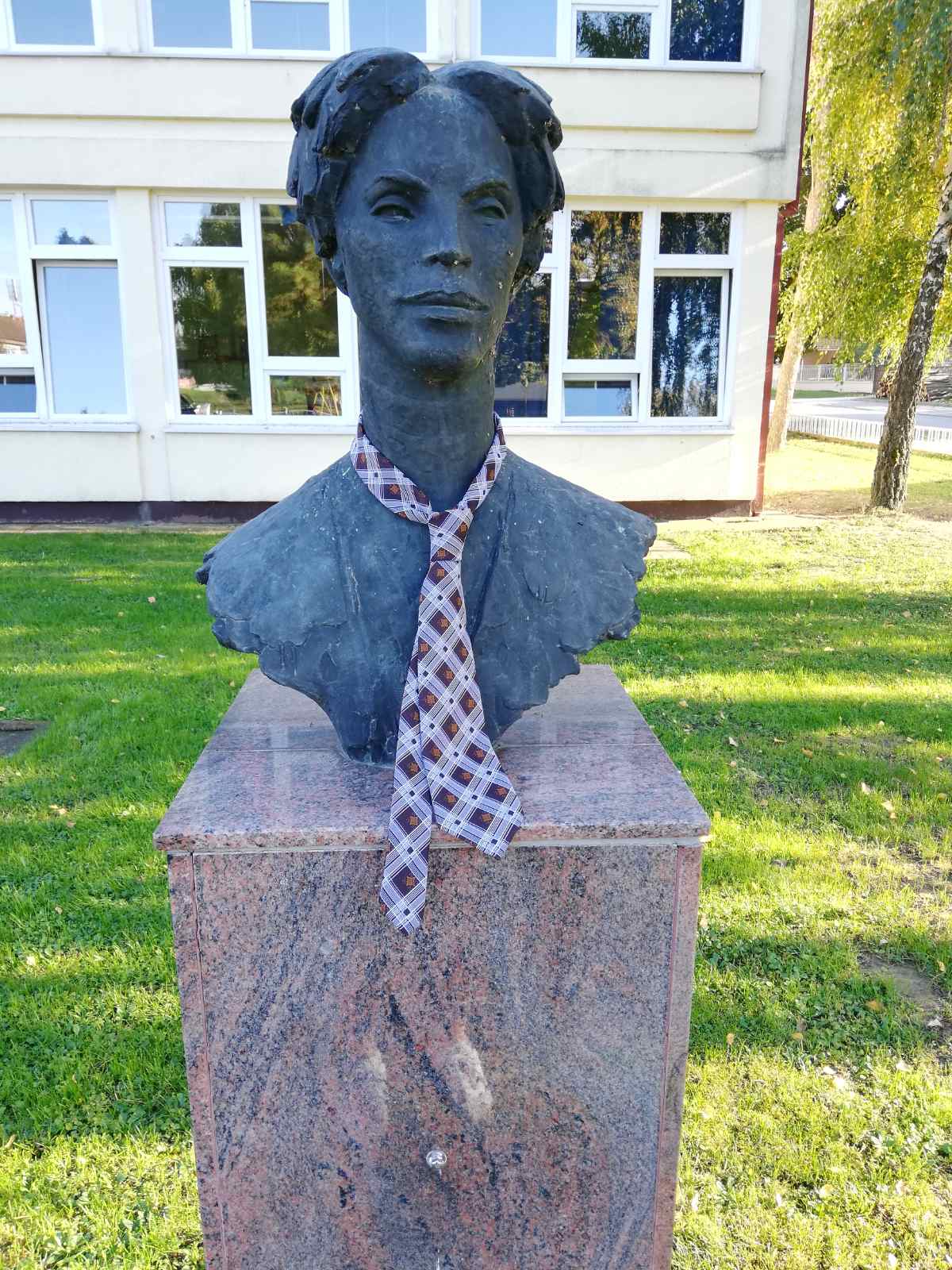 Dan kravate – Znalac radoznalac